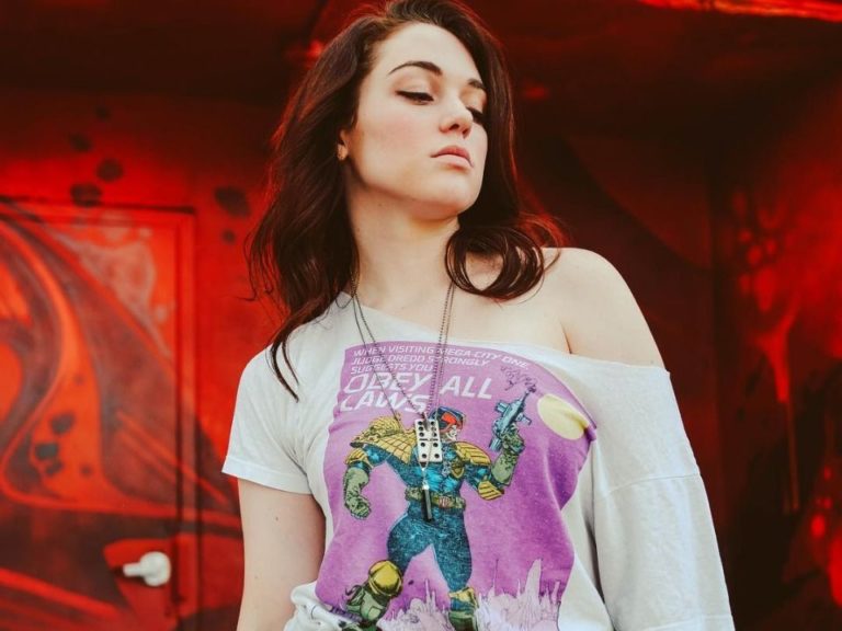 Jennifer Stone Biography, Age, Height, Boyfriend, Net Worth - StarsWiki