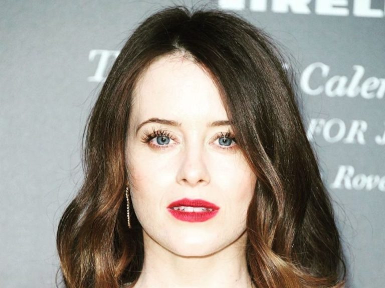 Claire Foy Biography, Age, Height, Husband, Net Worth - StarsWiki