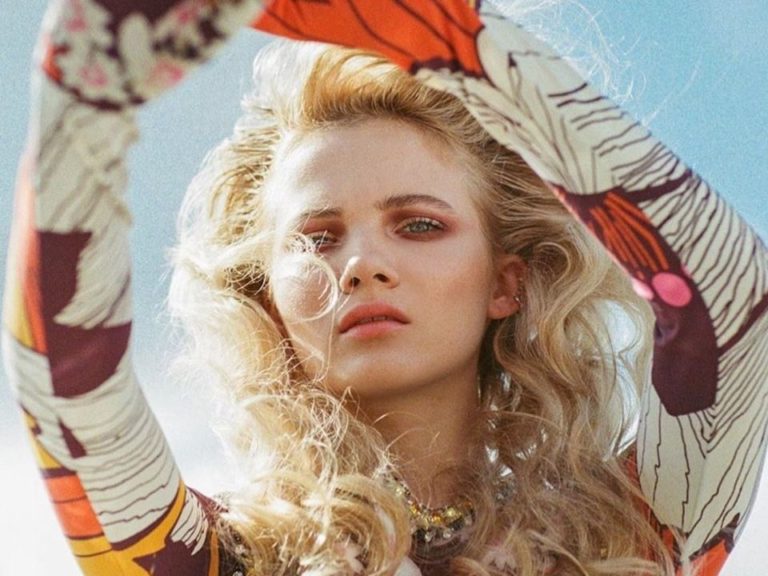 Freya Allan Biography, Age, Height, Boyfriend, Net Worth - StarsWiki