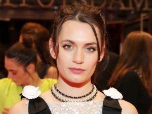 Ella Rumpf Biography, Age, Height, Boyfriend, Net Worth - StarsWiki