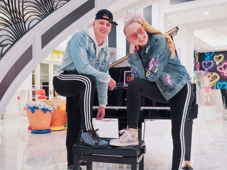 Elliott Brown Biography, Age, Height, Girlfriend, Net Worth - StarsWiki