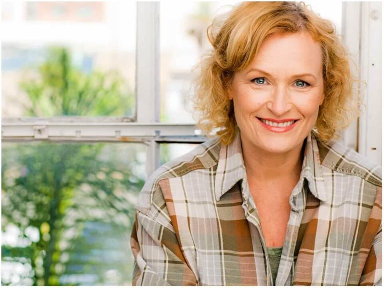 Elizabeth Dennehy Biography, Age, Height, Husband, Net Worth - StarsWiki