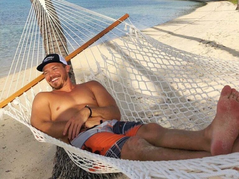 Michael Roark Biography, Age, Height, Girlfriend, Net Worth - StarsWiki