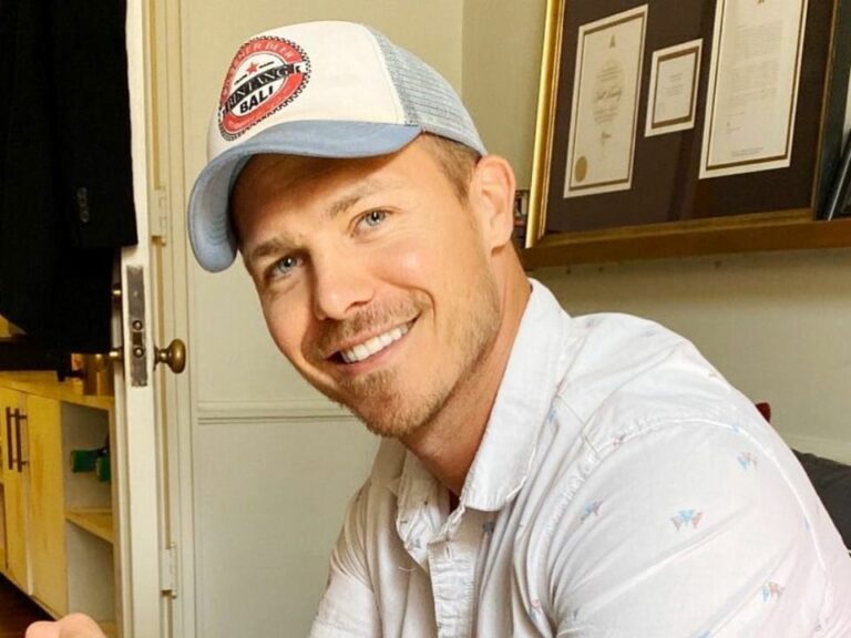 Michael Roark Biography, Age, Height, Girlfriend, Net Worth - StarsWiki